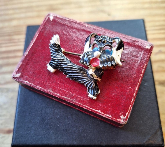 RARE VINTAGE HOLLYWOOD signed enamel dog brooch - Gem