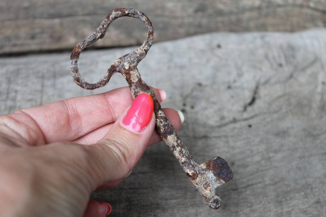 Antique Key, Vintage Key, 1800s Skeleton Key, Vintage Rusty Iron Key ...