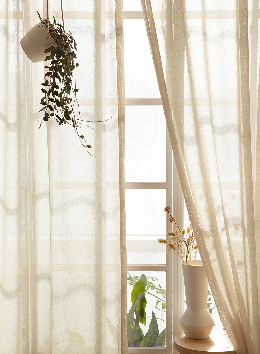 Smooth Window Drapery Ideas With Beige Curtains