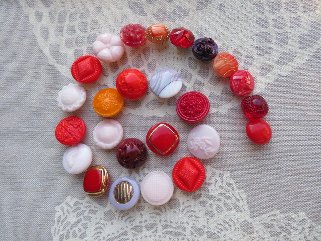 25 Pink and Red Vintage Glass Buttons, 13.5 Mm - 22 Mm, Old Button ...