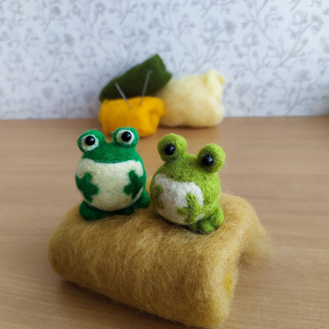 Freen Frog Figurine, Frog and Toad, Needle Felted Frog, Realistic Toad ...