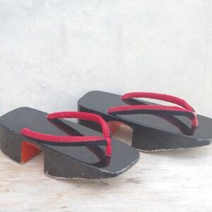 Vintage Shoes Japanese Okobo Kimono Shoes Susohiki Kimono ,red Straps ...