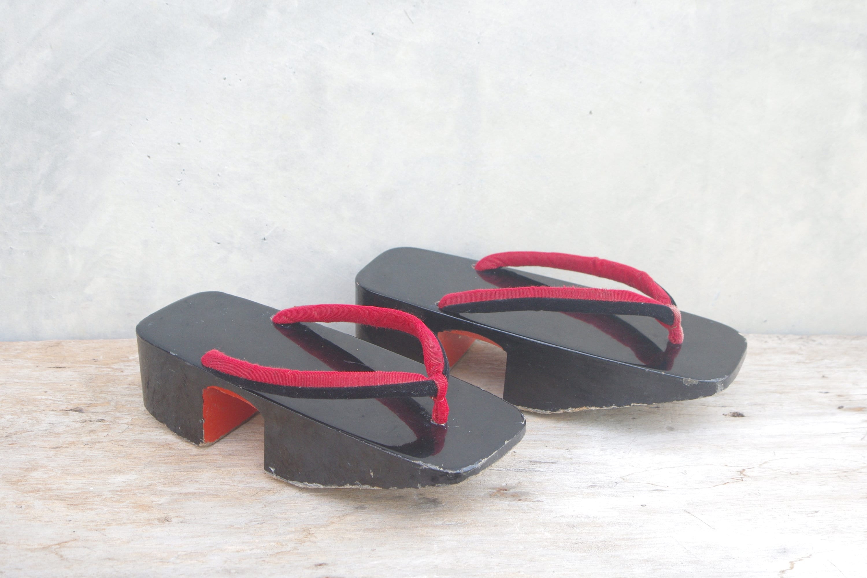 Vintage Shoes Japanese Okobo Kimono Shoes Susohiki Kimono ,red Straps ...