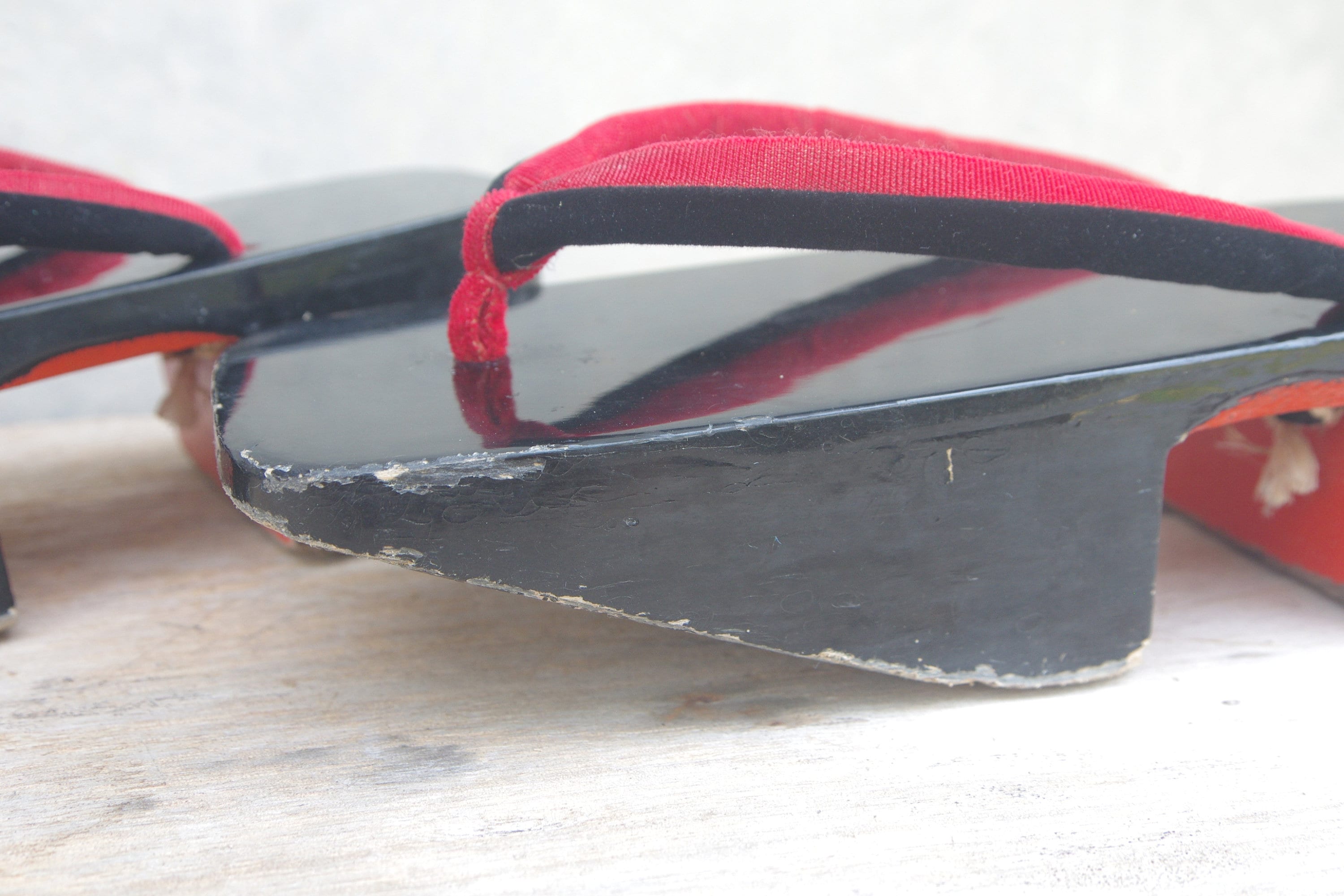 Vintage Shoes Japanese Okobo Kimono Shoes Susohiki Kimono ,red Straps ...