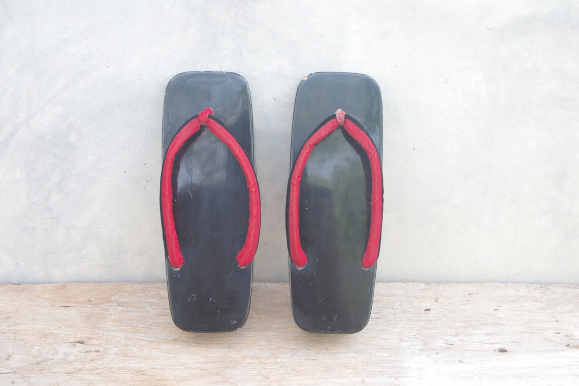 Vintage Shoes Japanese Okobo Kimono Shoes Susohiki Kimono red - Etsy