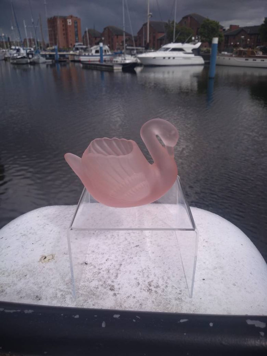 Taiwanese frosted Pink Swan tooth pick holder from 50's/60's - Etsy.de