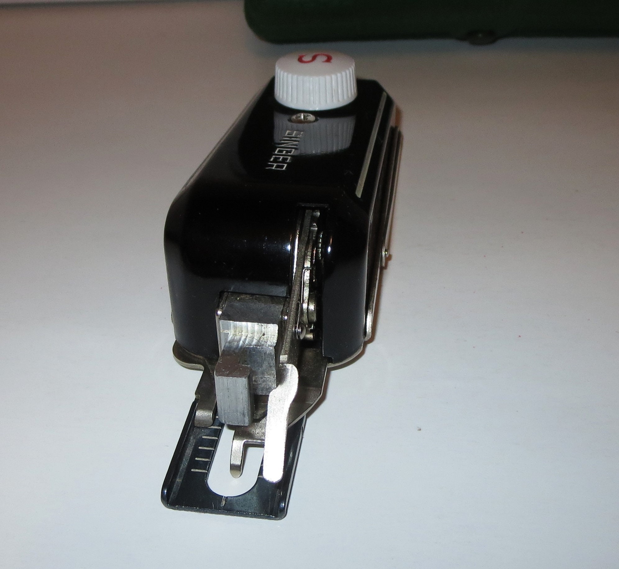 Vintage Singer Buttonholer Sewing Attachment & Templates in Case 160506 ...
