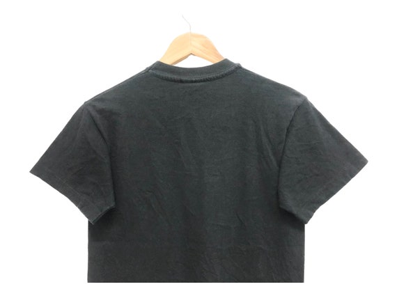 Vintage Designmuseum Minimalist Font Logo Tee Gem