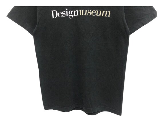 Vintage Designmuseum Minimalist Font Logo Tee Gem