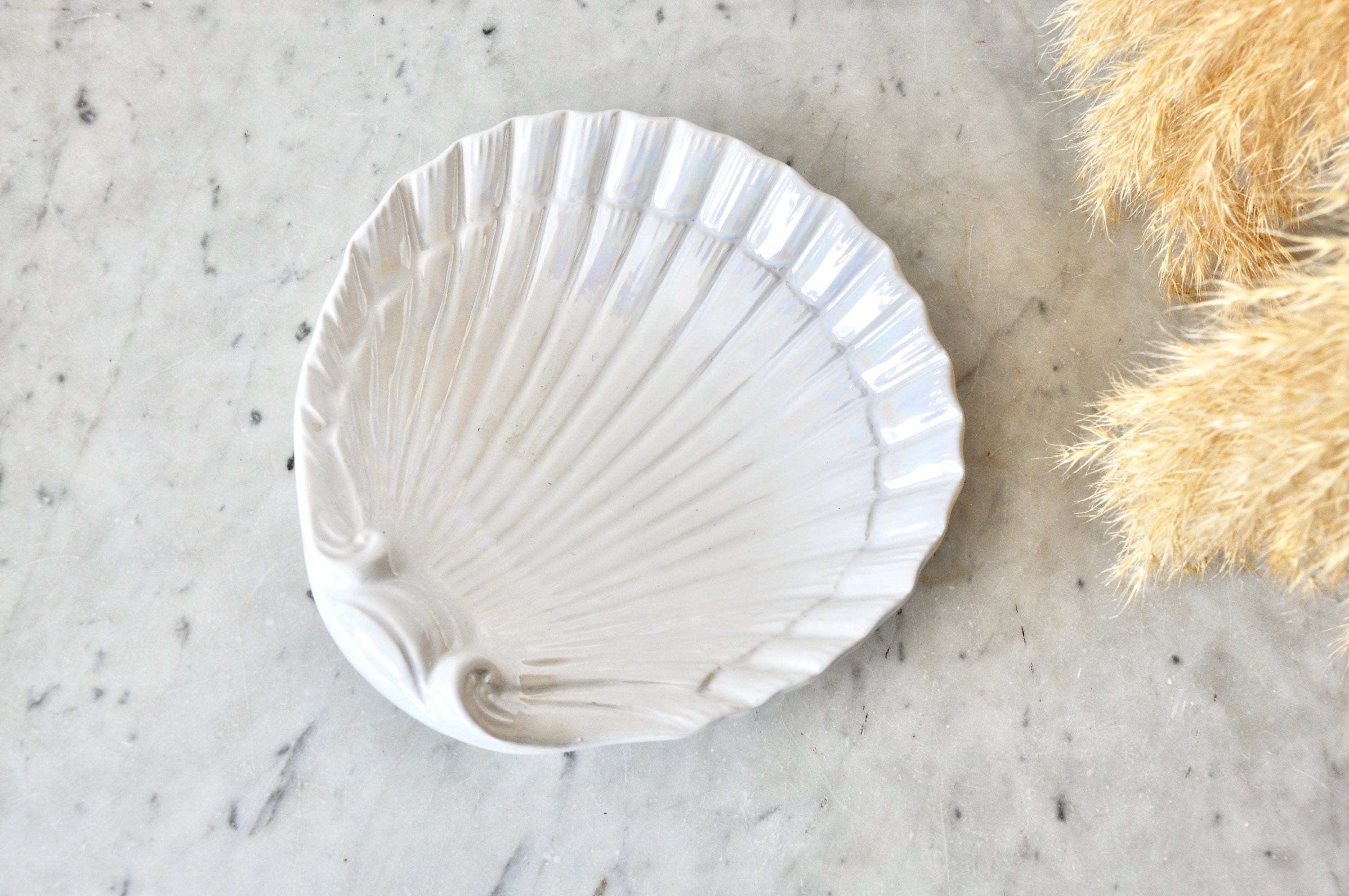 Iridescent vintage shell shaped bowl ornament or catch all - Etsy.de