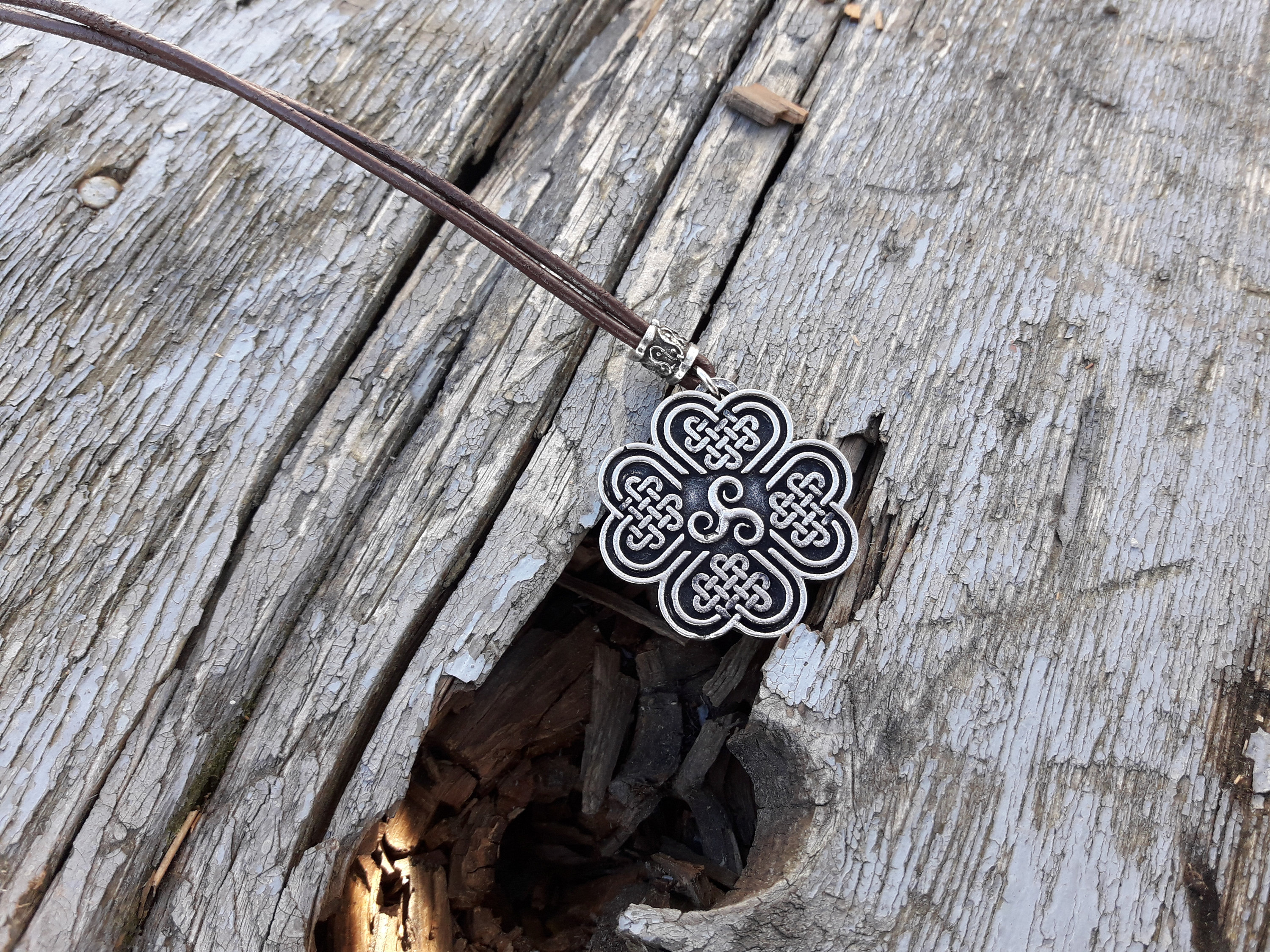 Celtic Triskelion Four Leaf Clover Sign Necklace,triskete Triple Spiral ...