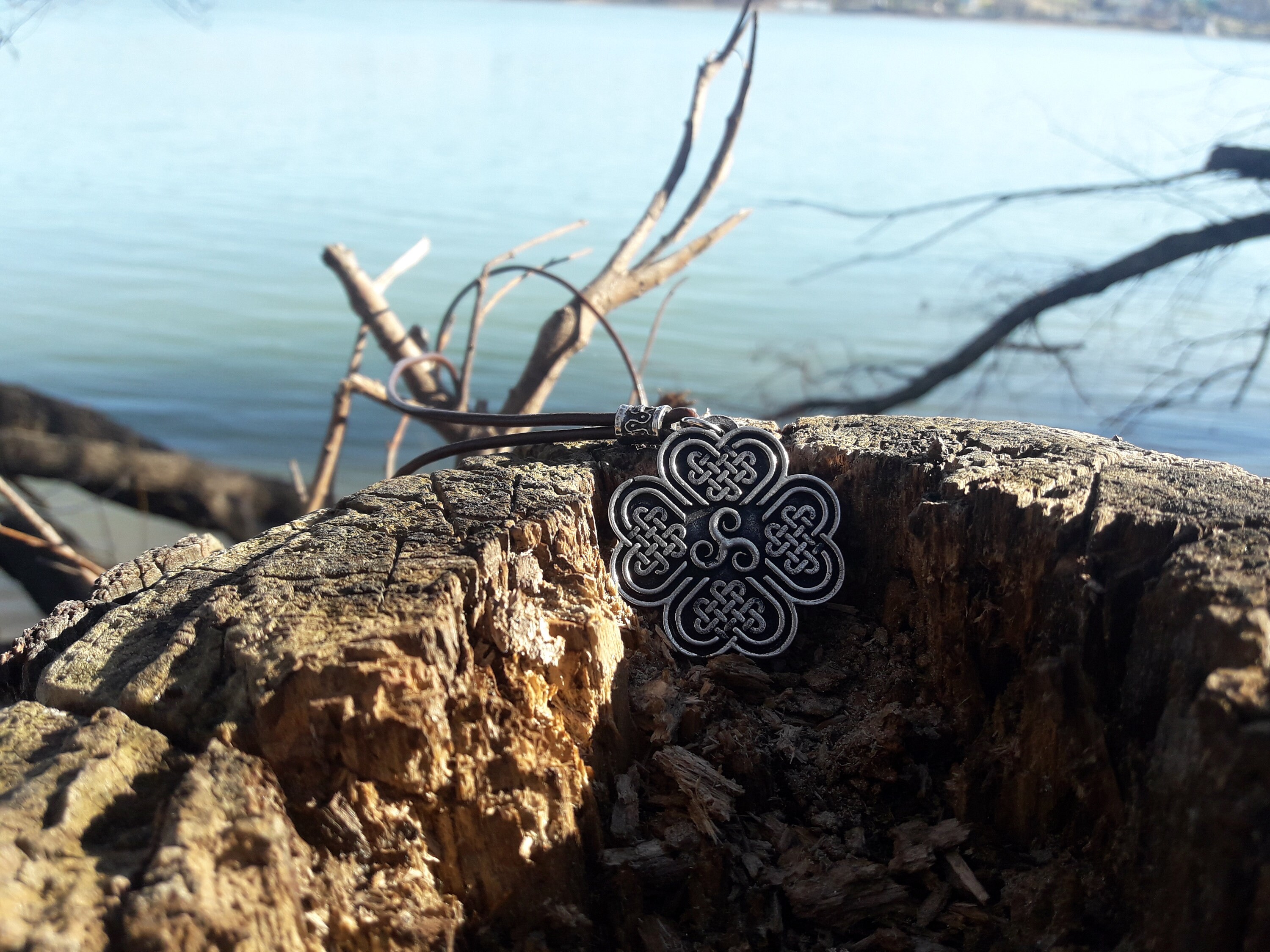 Celtic Triskelion Four Leaf Clover Sign Necklace,triskete Triple Spiral ...