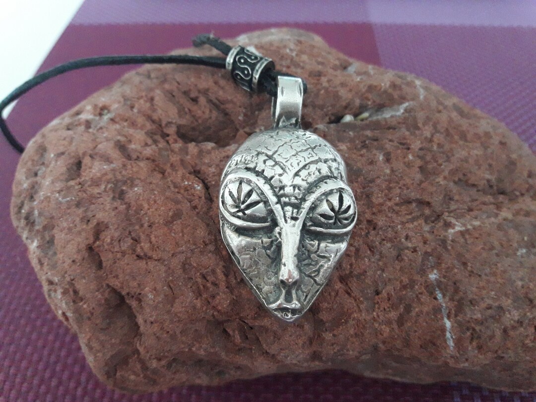 Alien Head Leather Necklace,alien Face Symbol Jewelry,extraterrestrial ...