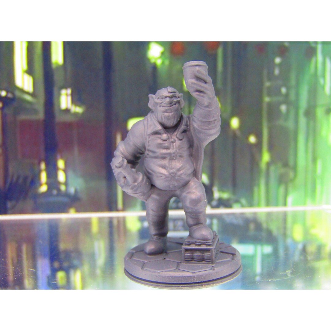 Alien Space Pub Tavern Night Club Bar Tender Bar Keeper Mini Miniature ...