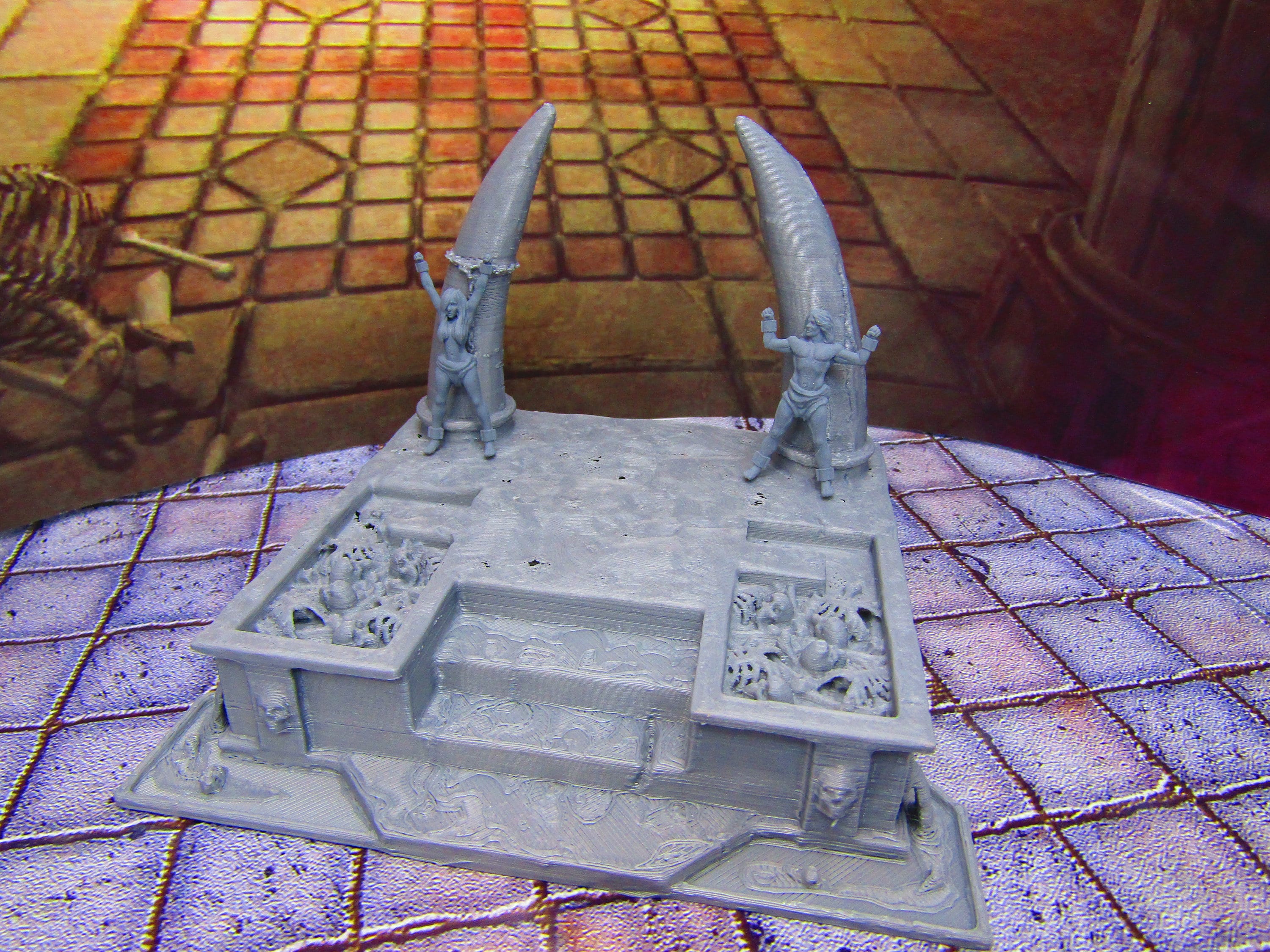 Cultists Sacrificial Torture Altar & 2 Sacrifice Victims Scenery ...