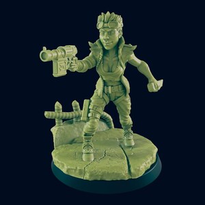 FEMALE CYBERPUNK BULLY | Post Apocalypse Bad Guy Miniature Figure ...