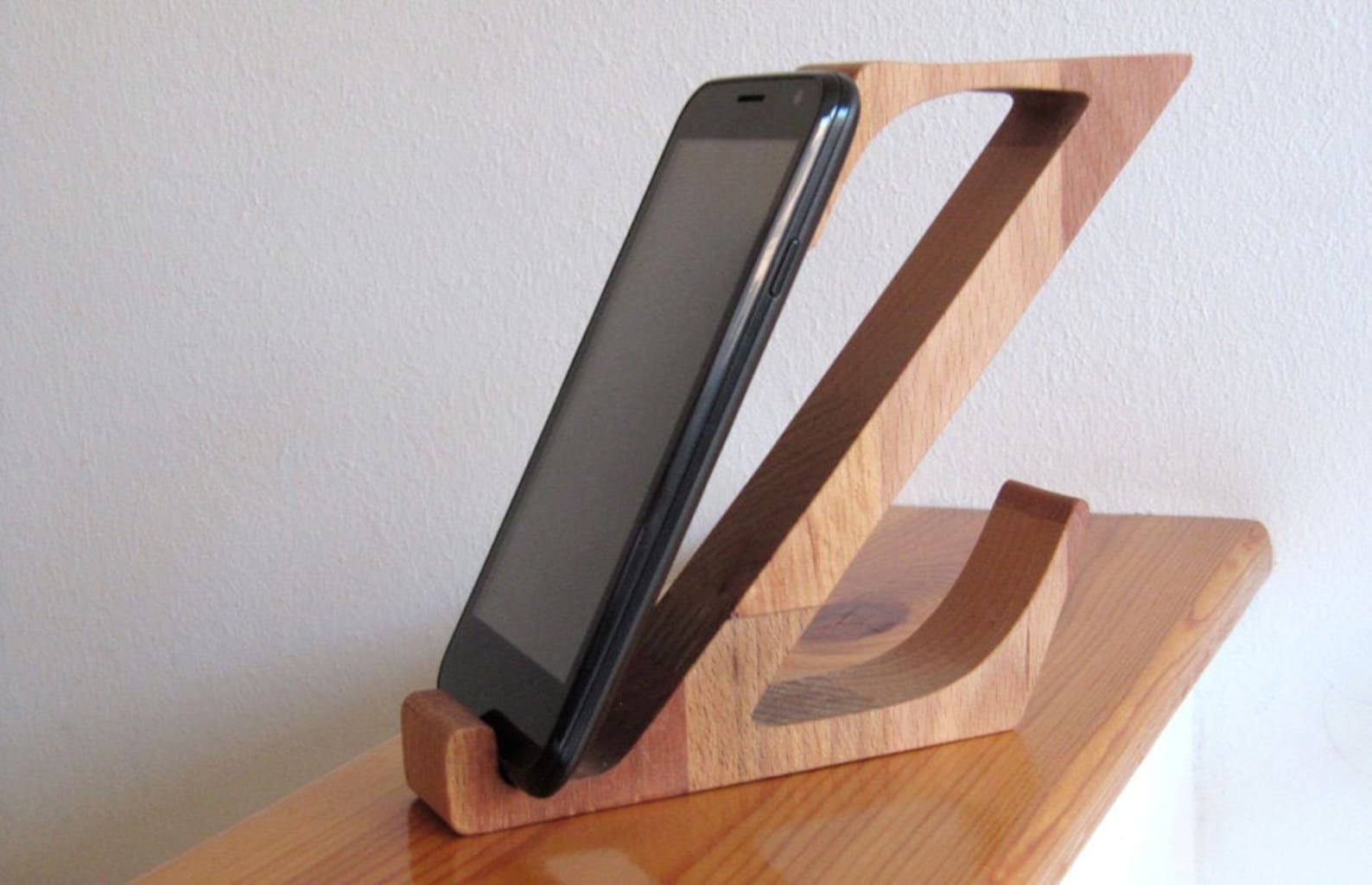Z Letter Wooden Mobile Holder / Wooden Letter Mobile Phone Stand ...