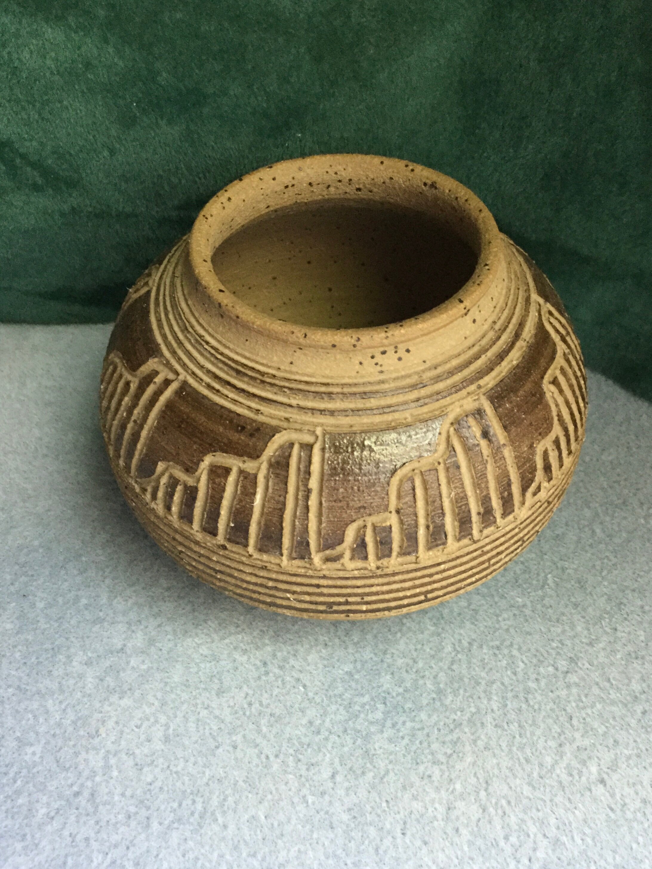 Mary Tuttle Native American Southwestern Style Pottery Jar - Signed ...
