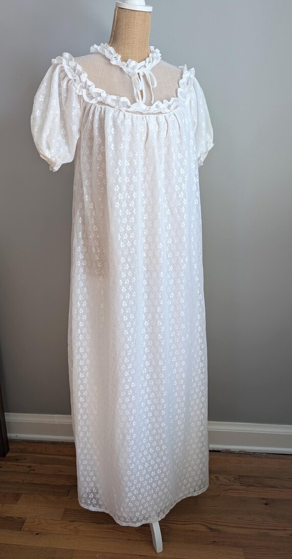 M- 1970's white ruffle nightgown - Gem