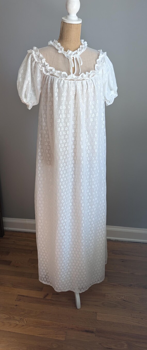 M- 1970's white ruffle nightgown - Gem