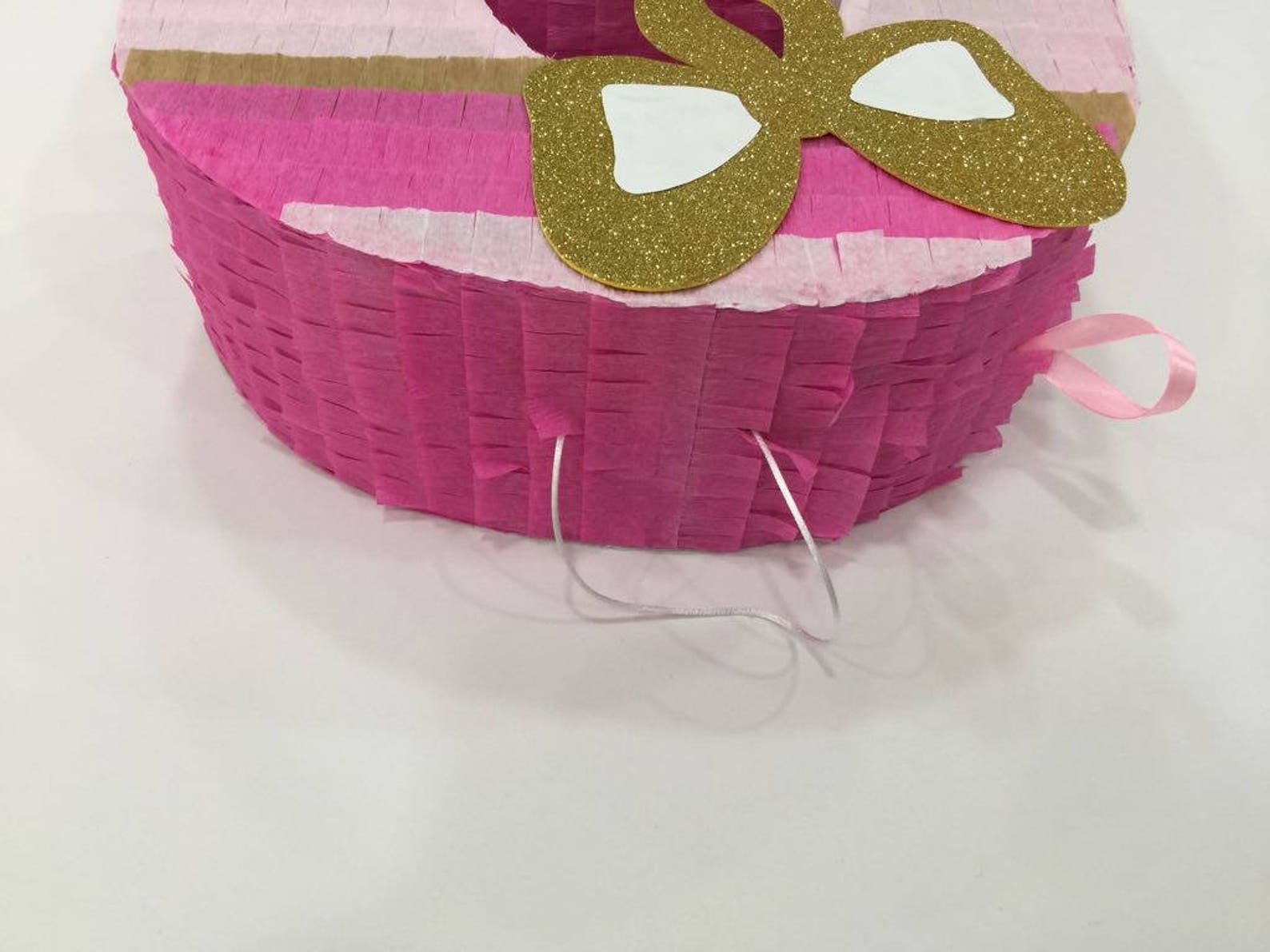 Piñata rosa / lazo dorado - Etsy España