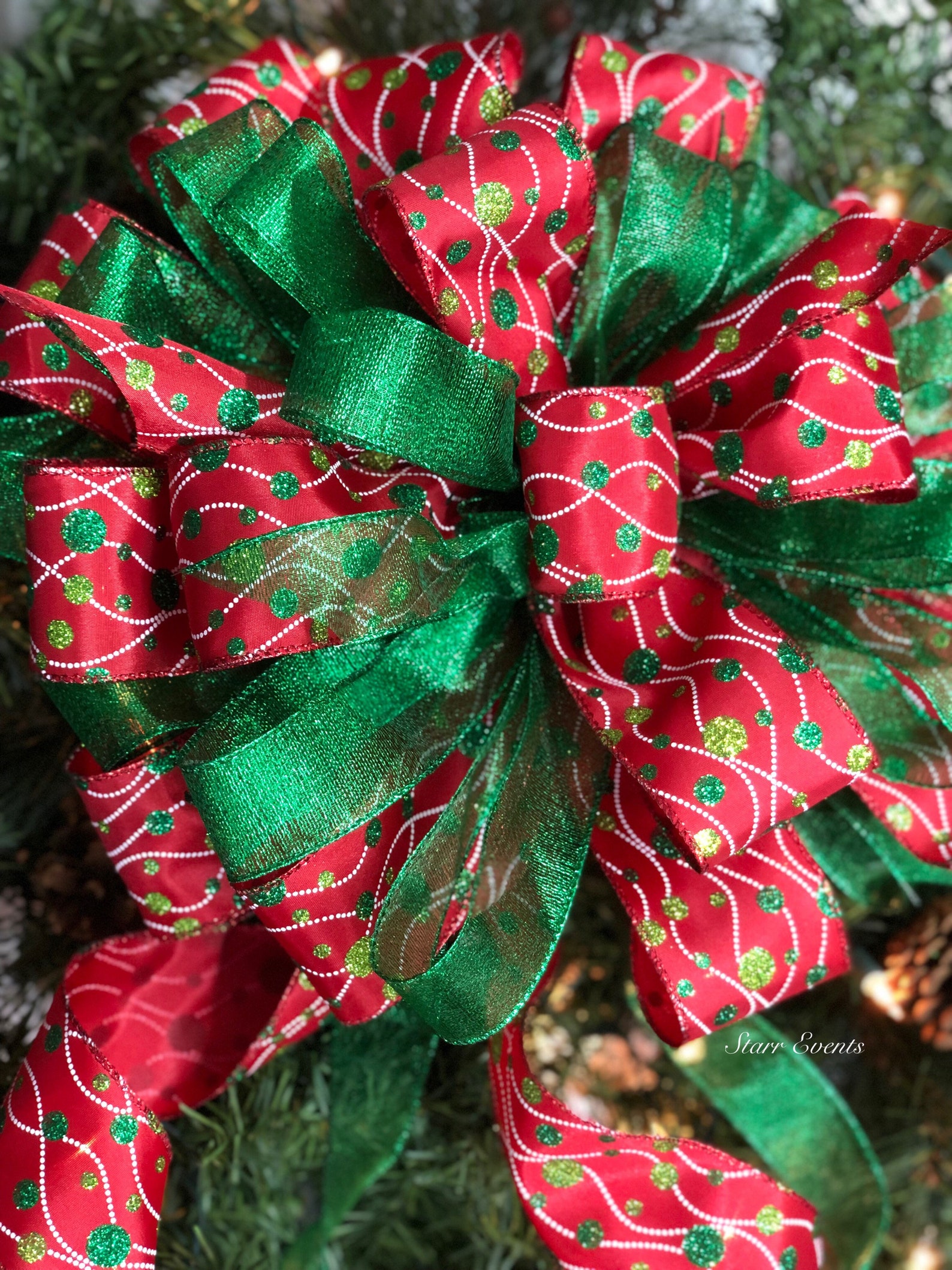 Red and Green Christmas Tree Toppers. Christmas Tree Bows. Red and ...