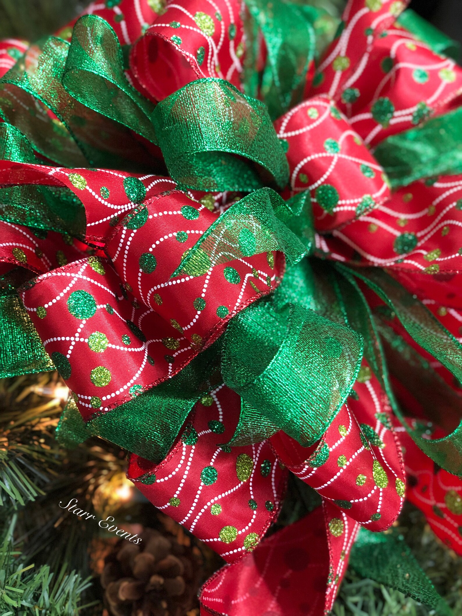 Red and Green Christmas Tree Toppers. Christmas Tree Bows. Red and ...