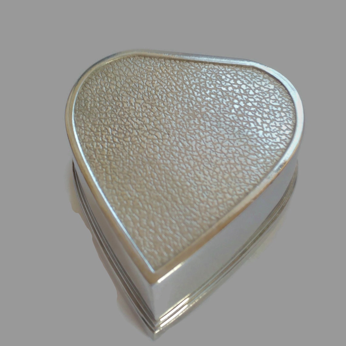 Vintage Metal Pill Box Trinket Box Pill Box Collectible Pill - Etsy