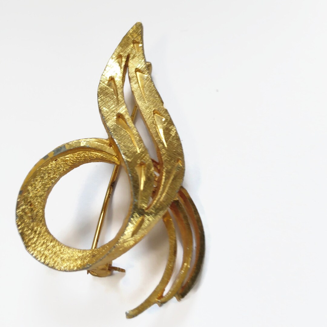 Broche anglaise vintage de tonalité d’or - Etsy France