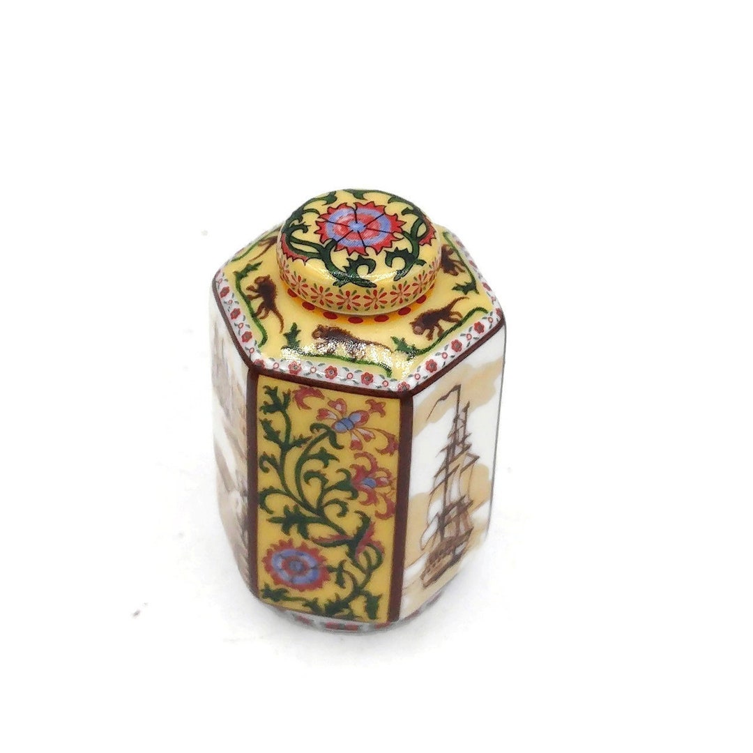 Vintage Pill Box Trinket Box, Porcelain Pill Box Collectible Pill Boxes ...