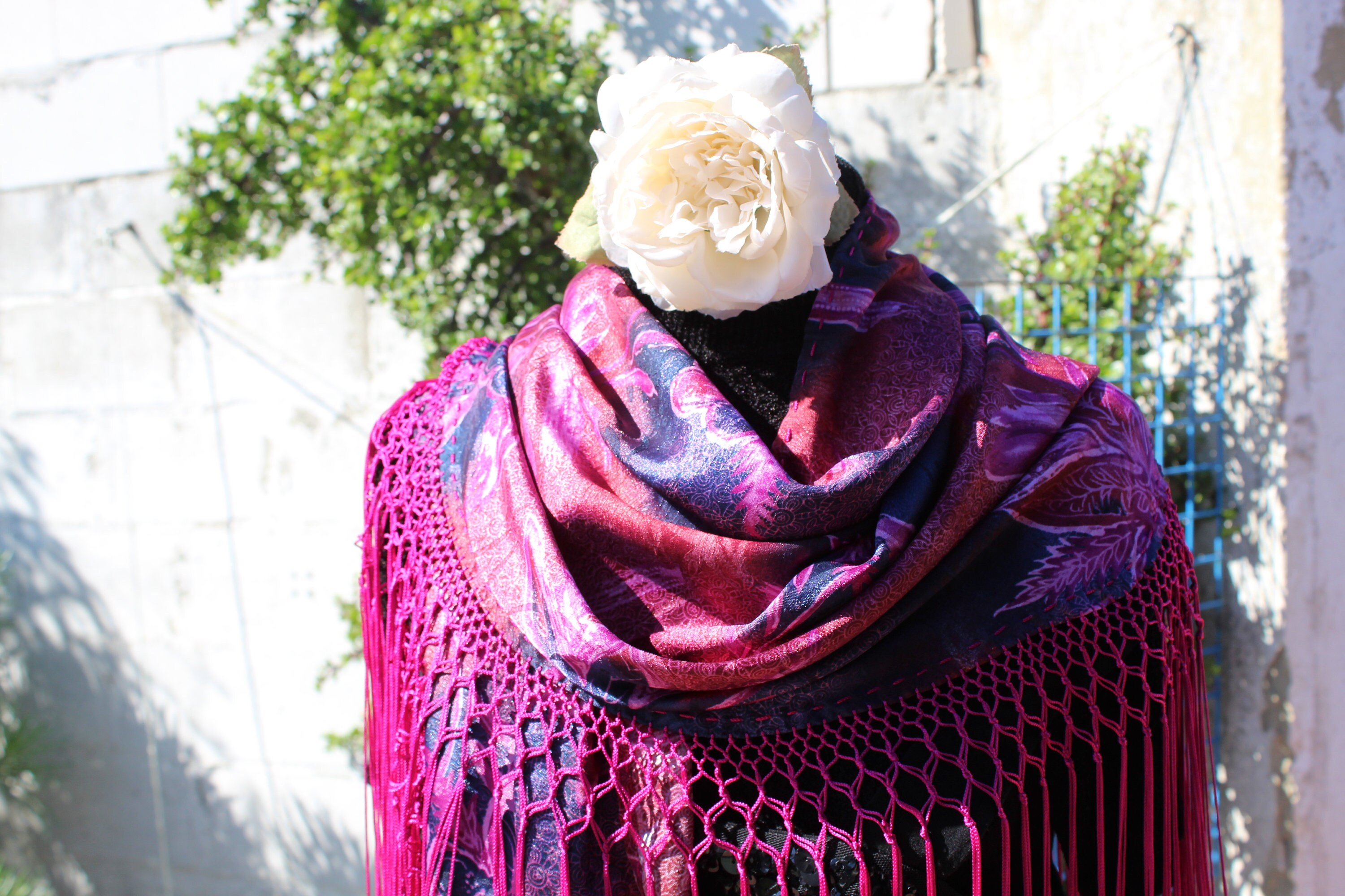 Handmade Spanish Shawl mantoncillo-pico in Printed Silk Whit Long ...