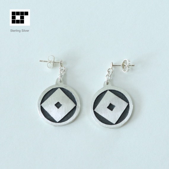 Kuginuki in a Circle Maruni Tsuta Kamon Earrings | Etsy