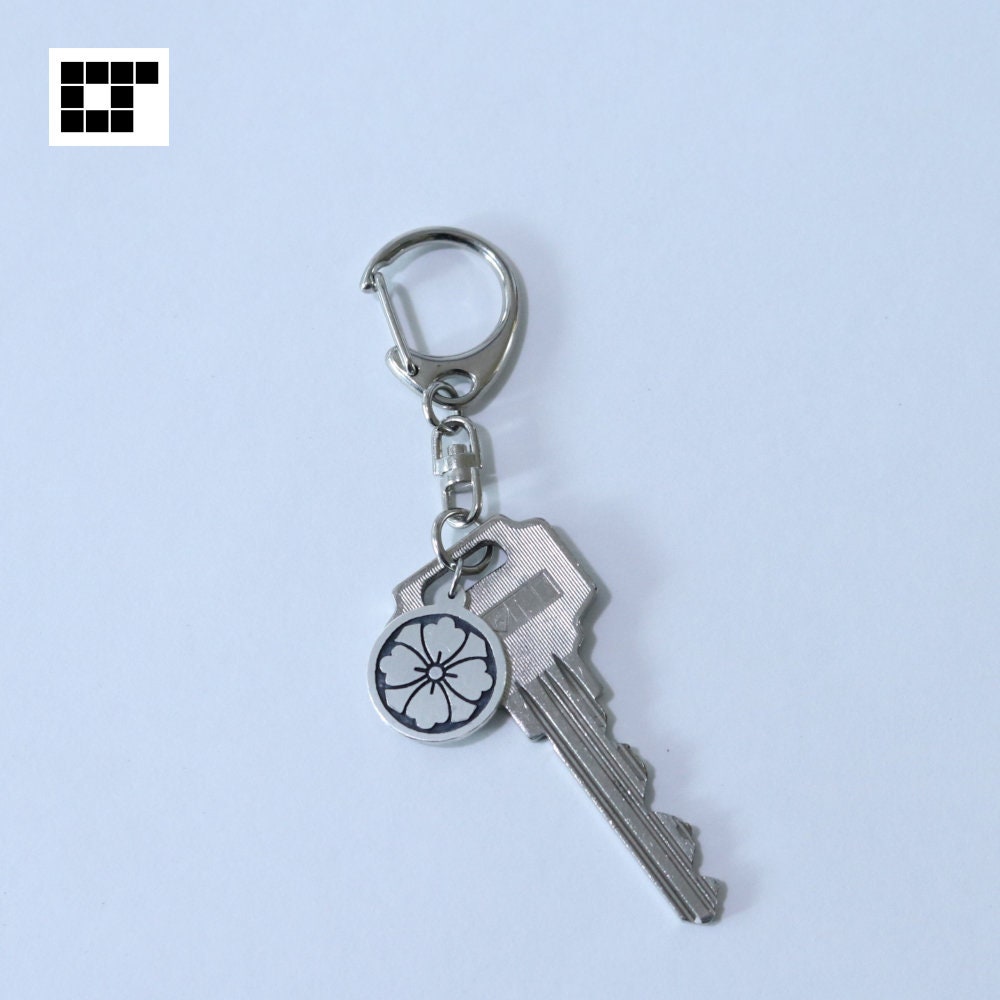 Swords and Hanabishi Square in a Circle Key Chain Kamon | Etsy