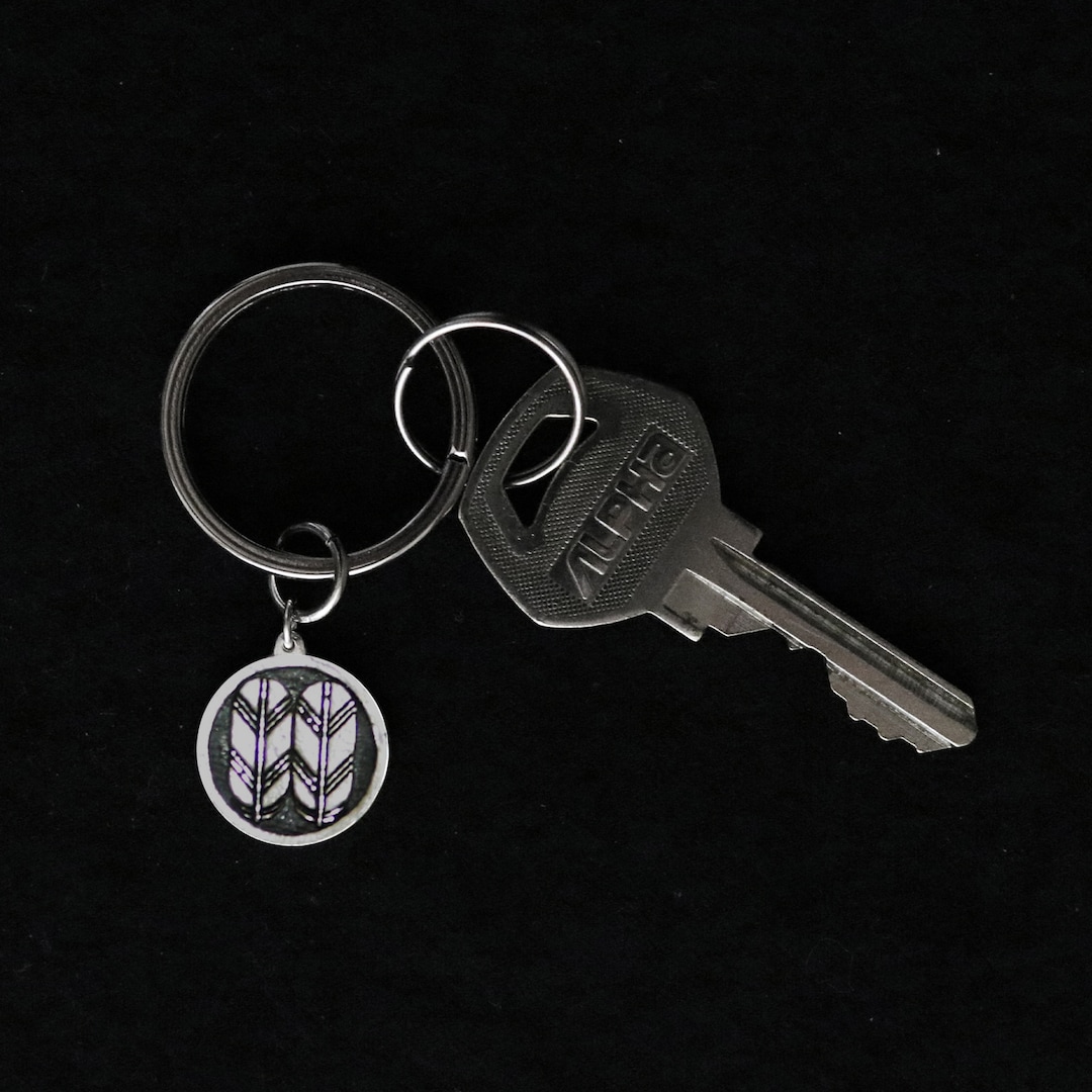 Hawk Feathers in a Circle - Japanese Kamon Keyholder - Japanese Family ...