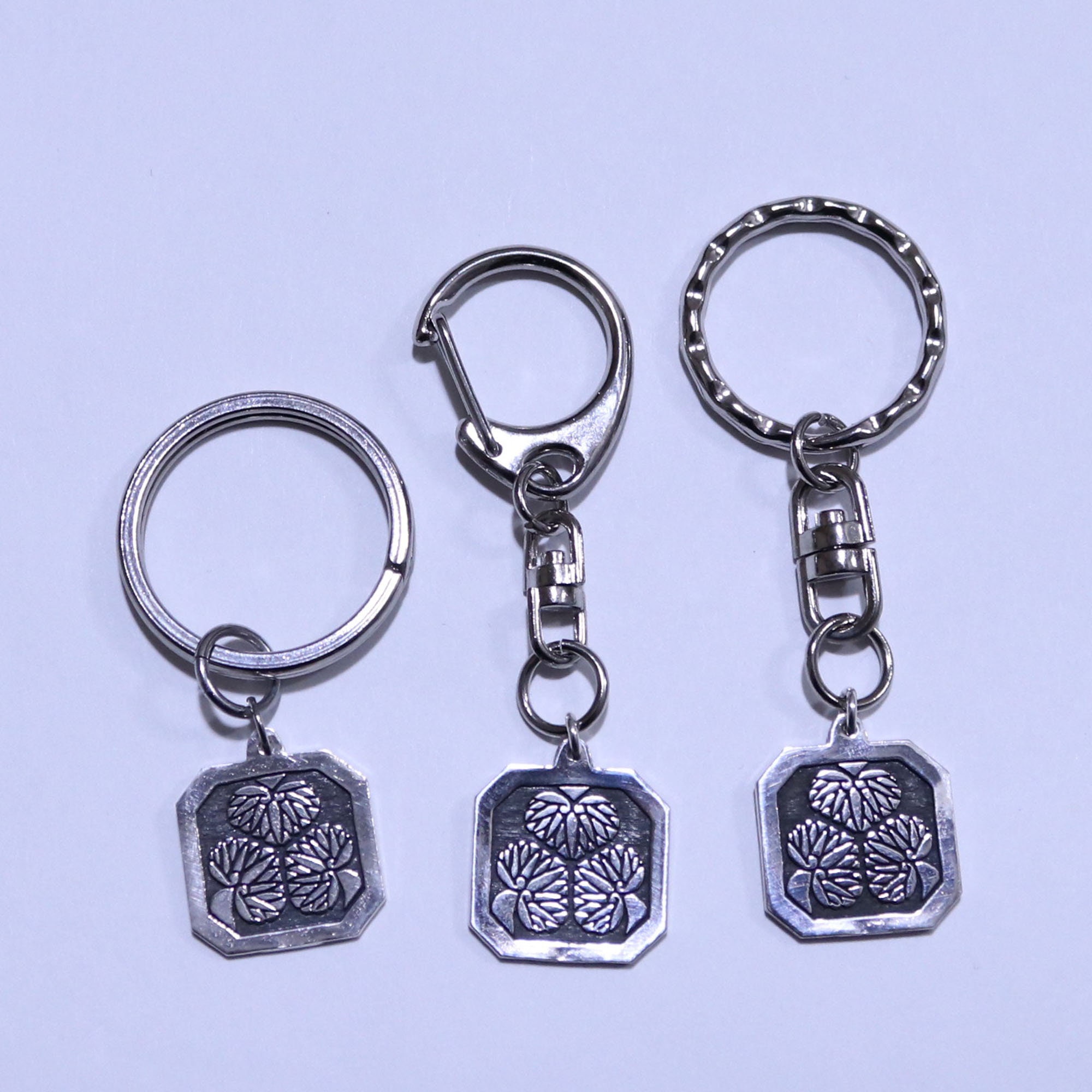 Tosa-oak in a Circle Key Chain Kamon Japanese Family - Etsy