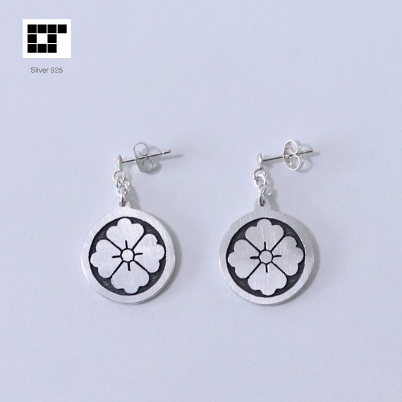 Hanabishi in a Circle Maruni Tsuta Kamon Earrings | Etsy