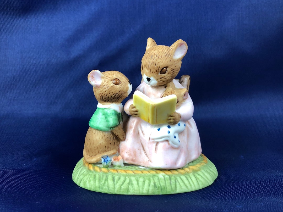 Story Time Mouse Ceramic Figurine Enesco Vintage 1976 - Etsy
