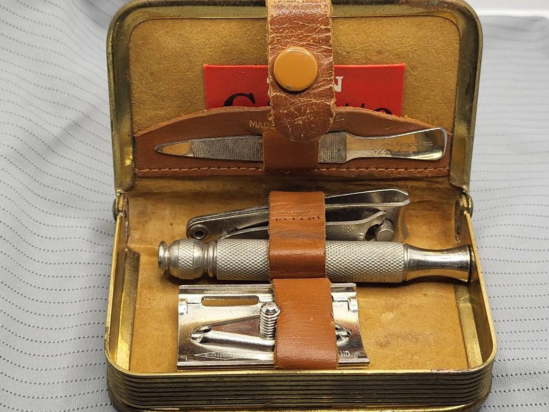 1960s English Gillette Tech Travel Set Vintage Safety Razor in Travel ...
