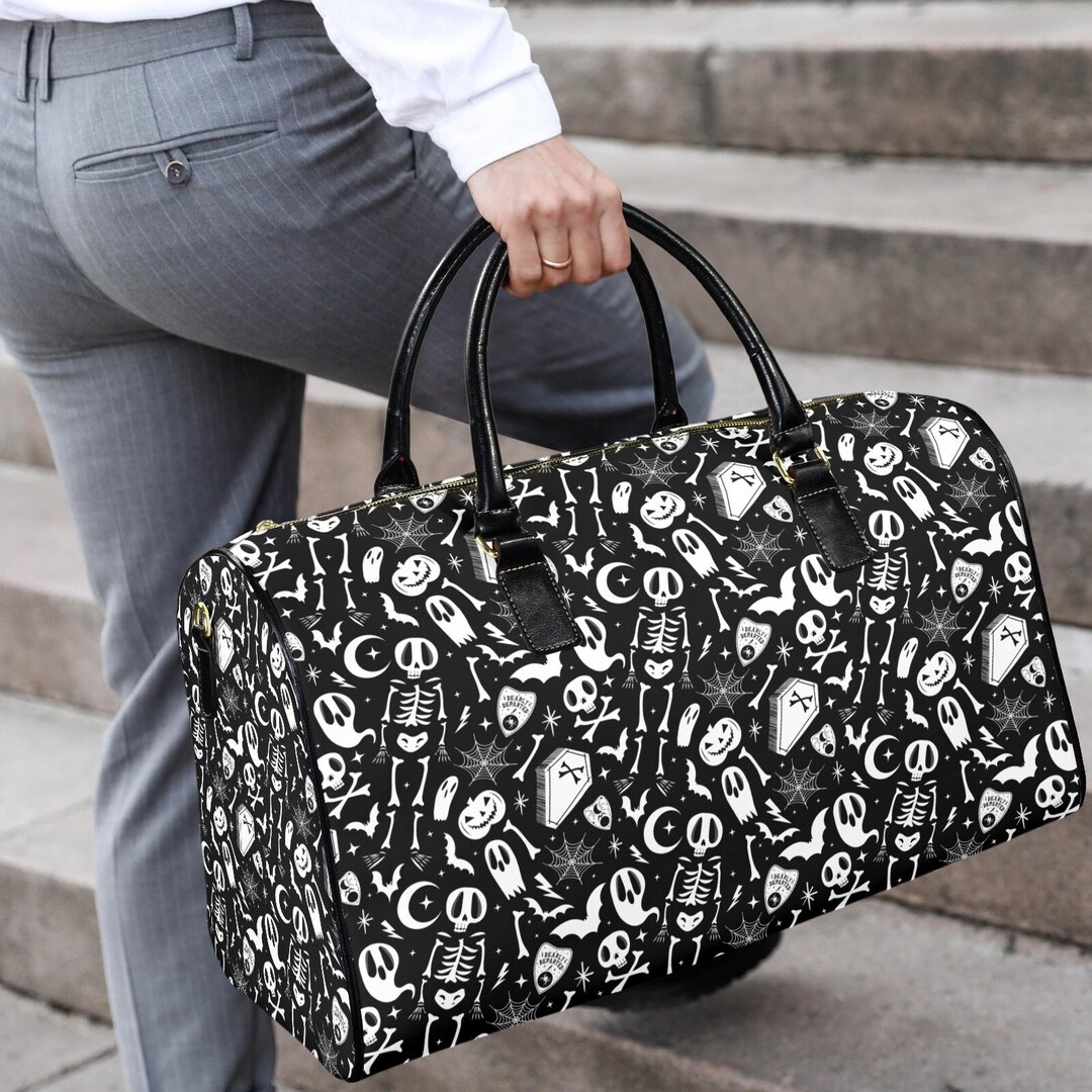 Black White Spooky Halloween Travel Bag, Spooky Gothic Skeleton Skull ...