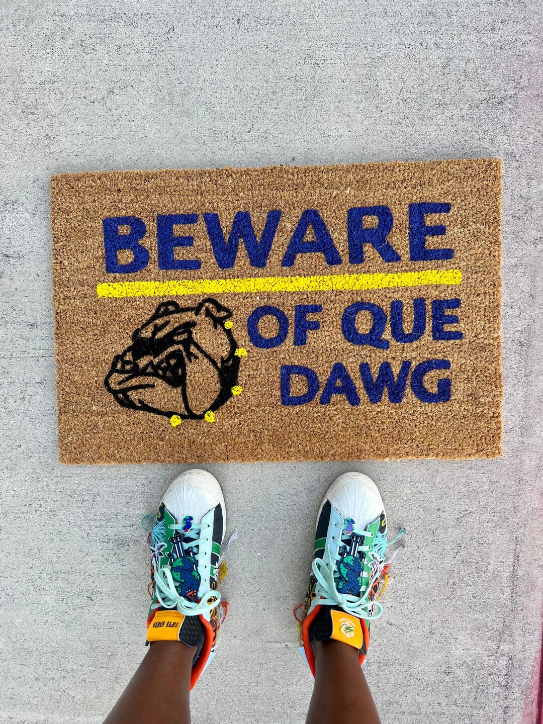 Beware of Que Dawg Mat Fraternity Doormat | Housewarming Gift |omega ...