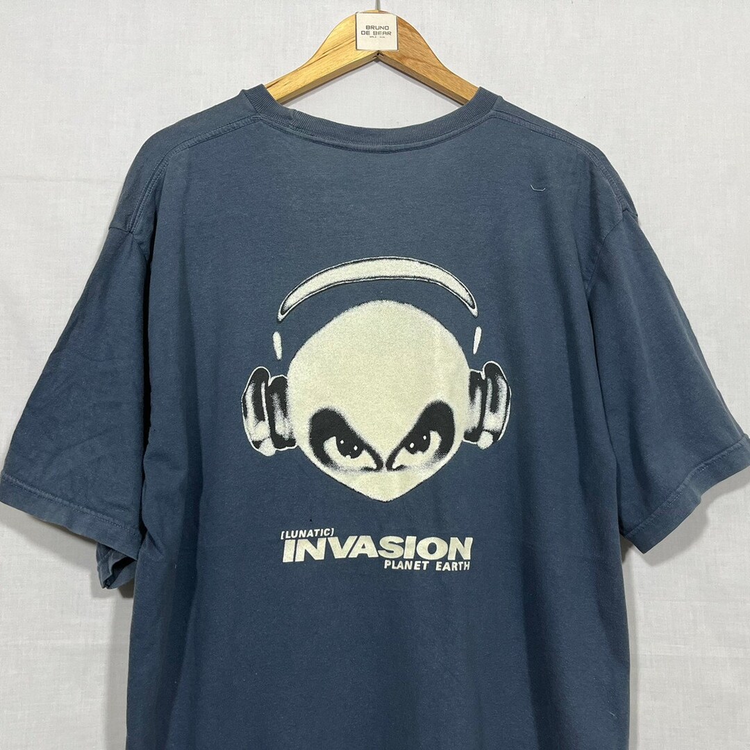 Vintage 90's ALIEN Lunatic Invasion Planet Earth Shirt - Etsy