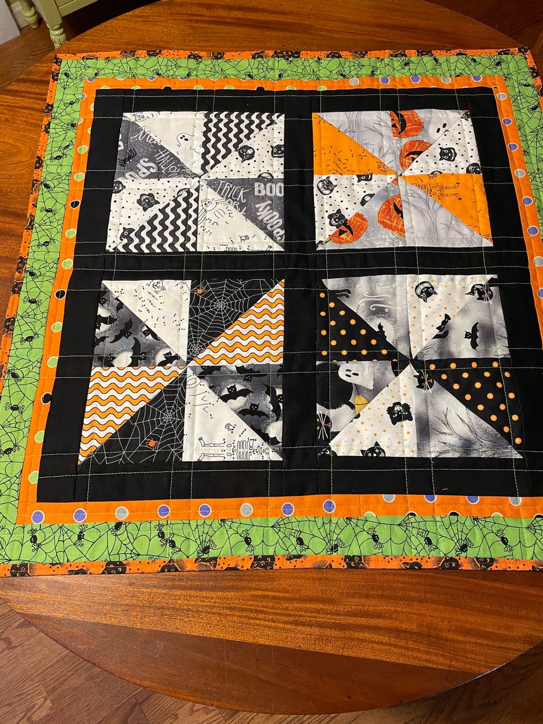 Table Topper/ Halloween/ Linens/ Quilted/ Ghost - Etsy