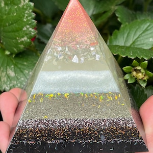 Pink Glitter Resin Pyramid - Etsy