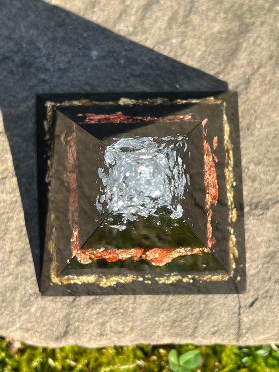 Collectibles Art & Collectibles Foil Resin Pyramid etna.com.pe