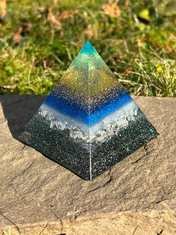 Collectibles Art & Collectibles Foil Resin Pyramid etna.com.pe