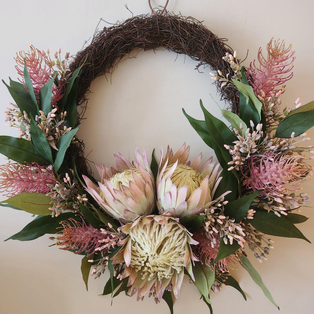 60cm Australian Native Wreath, Pink Blush King Proteas, Grevillea ...