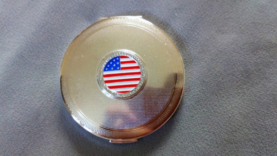 Stunning Stratton Powder Compact Stars and Stripes - Gem