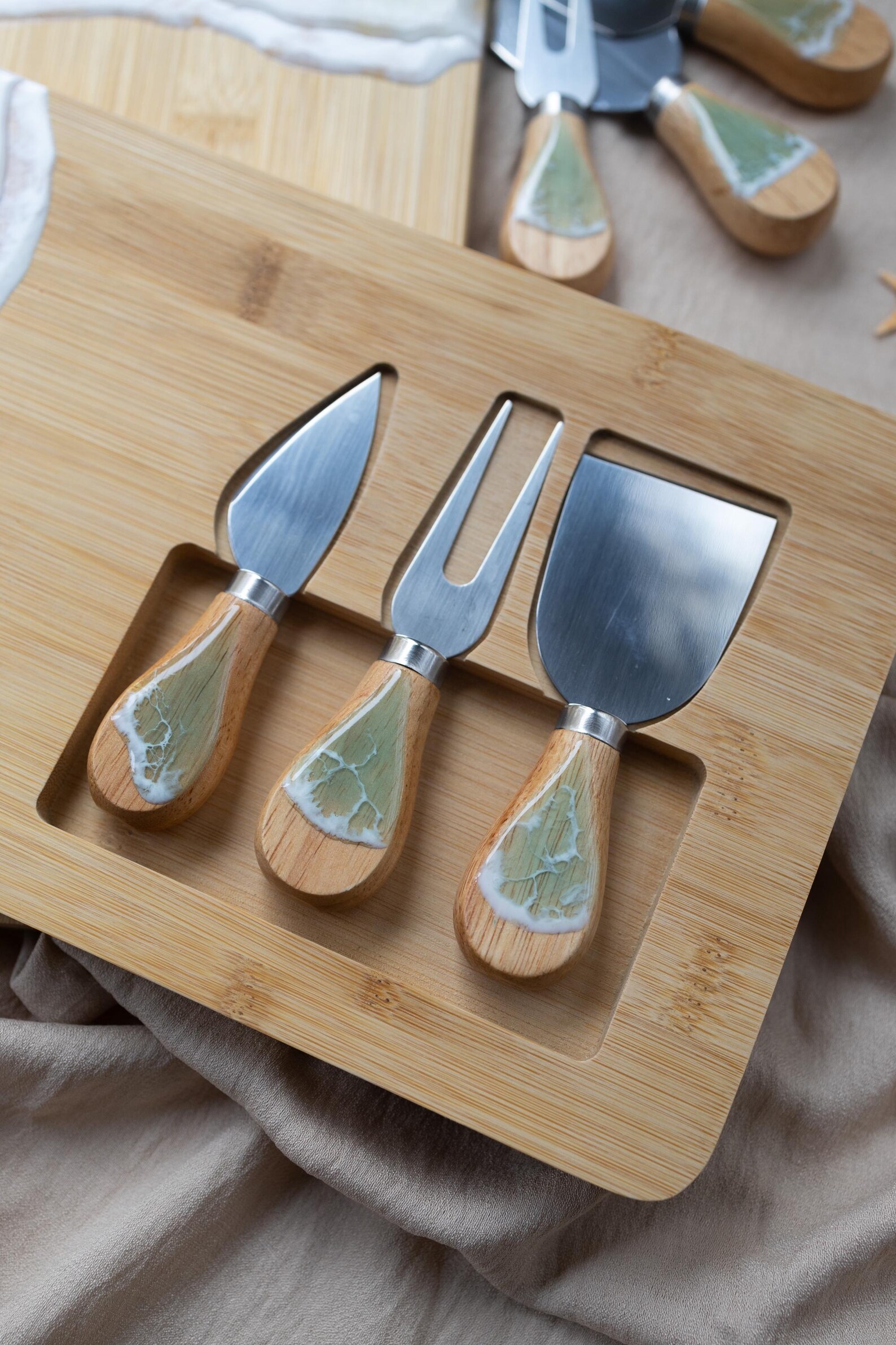 Bamboo Cheeseboard Set With Ocean Wave Design – Perfect Charcuterie ...