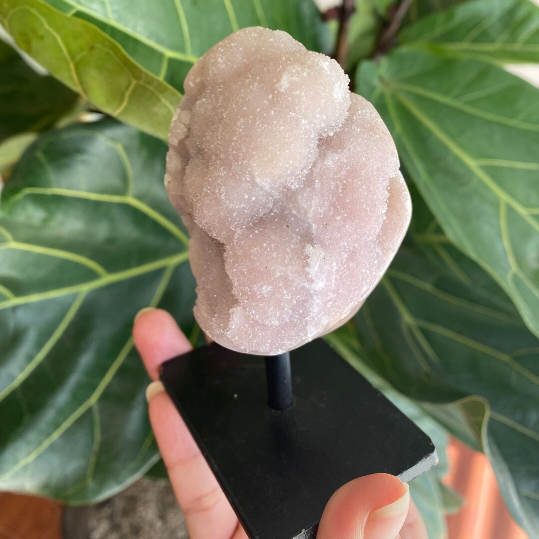 Óvalo de amatista rosa, GEODA DE AMATISTA ROSA, Amatista en el soporte ...