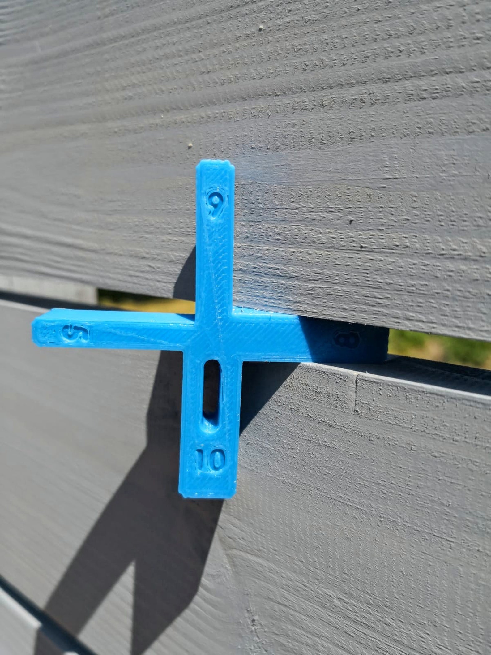 Decking Spacers - All-in-one Tool to Create 5, 6, 8 or 10mm Gaps in ...